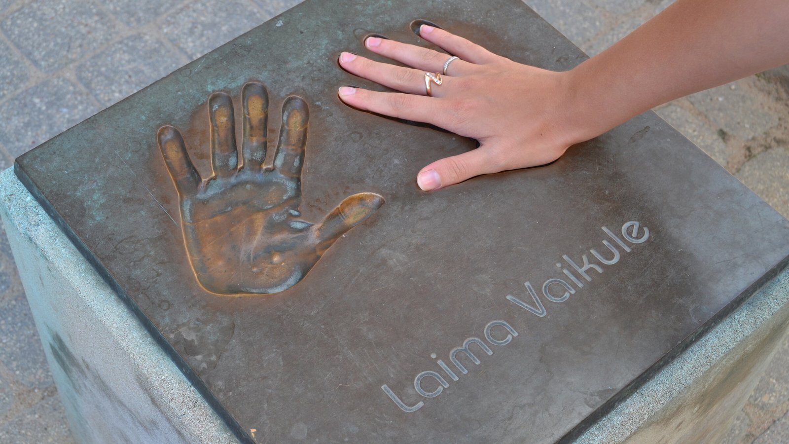 BlenderKit | How does Displacement Scale actually work in Blender?